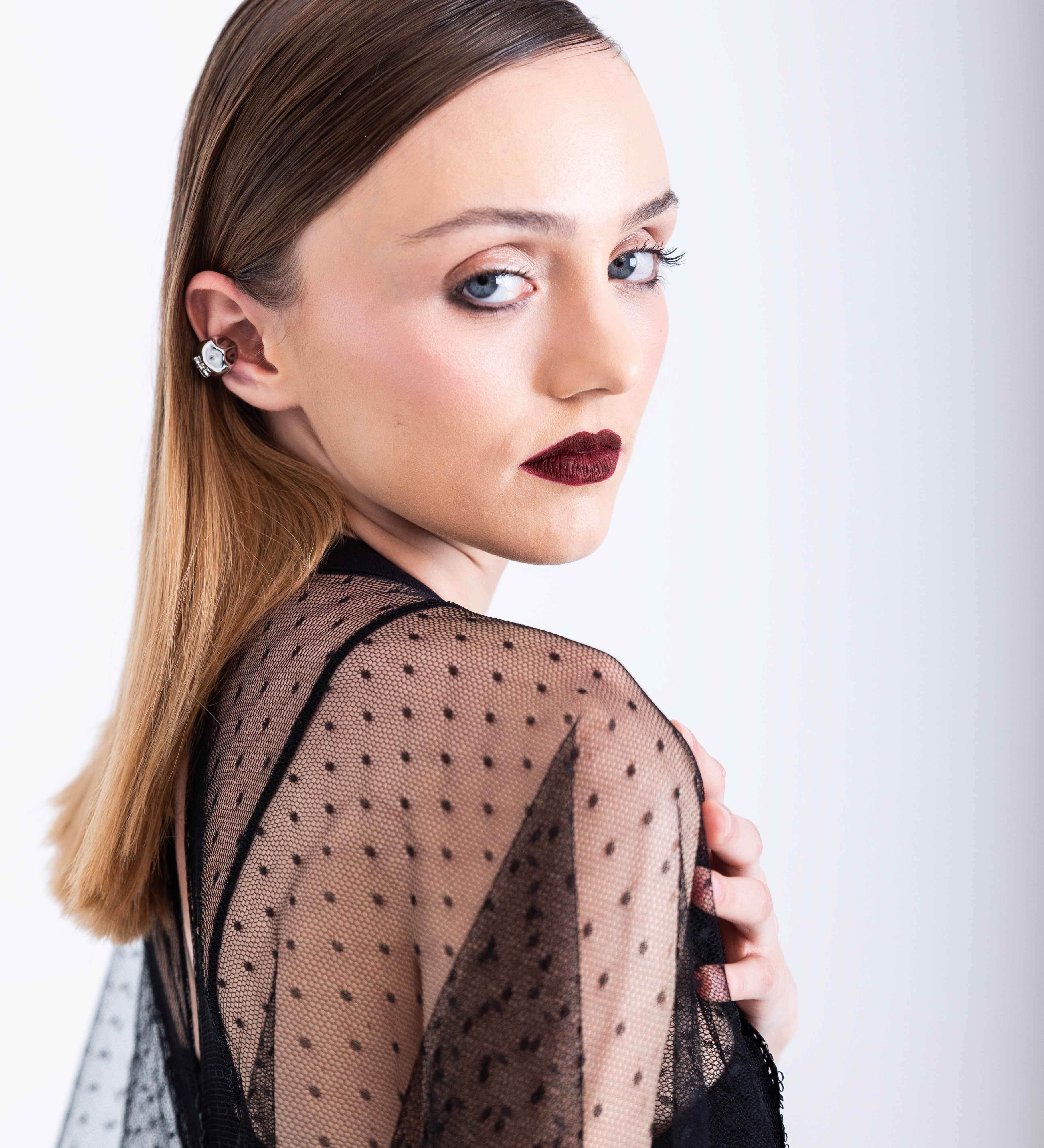 Trend in balance: the warm charm of coffee and burgundy – Khloefemme